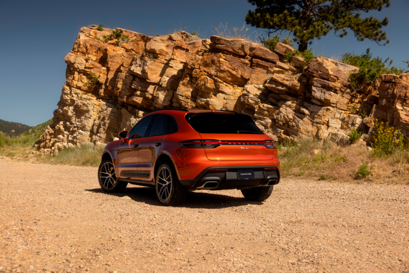 2024 Porsche Cayenne vs Macan | Porsche Marin